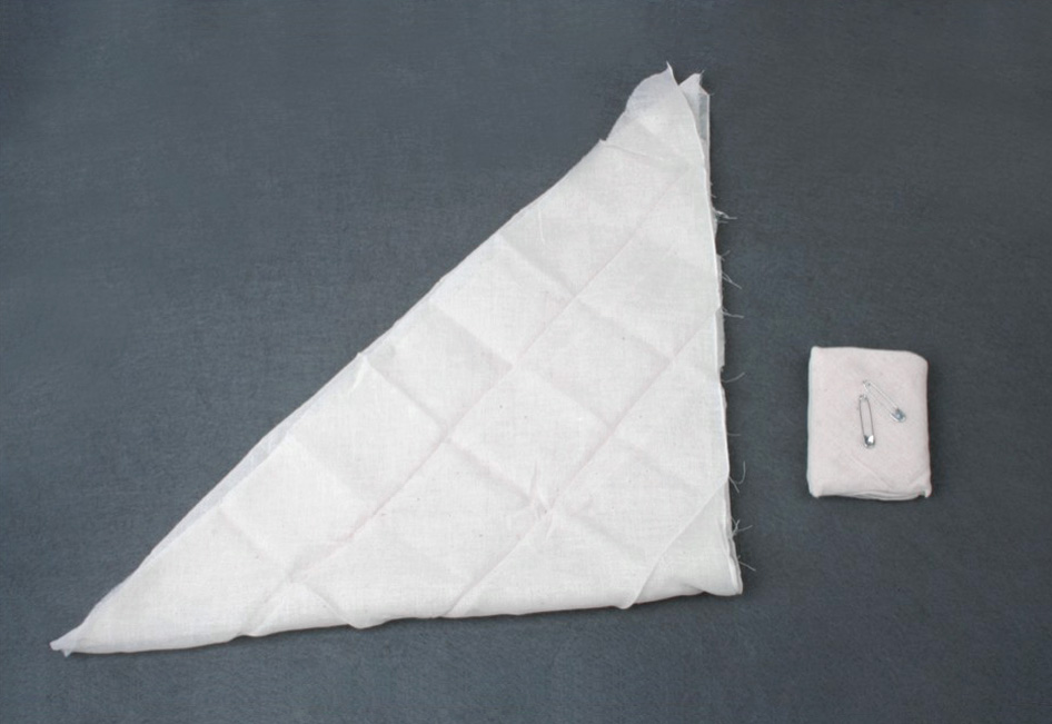 Cotton Triangular Bandages - HALOMEDICALS SYSTEMS LIMITED